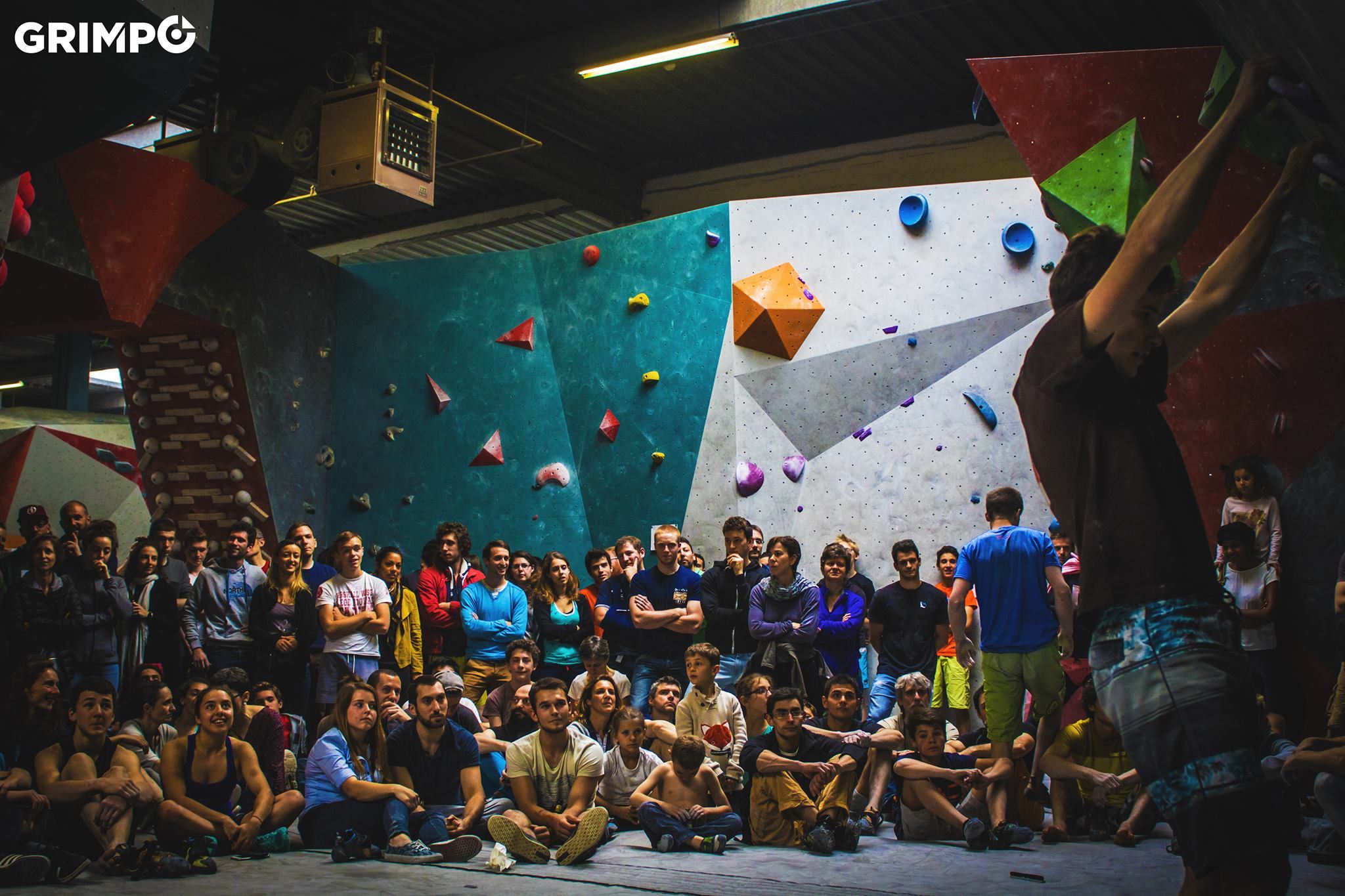 Vertical Art SQY | Salle d'escalade de bloc, Restaurant & Bar - Versailles